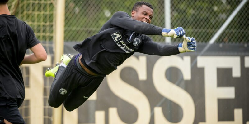 18 Year Old Nigerian Goalie Dreams English Premier League Megasports